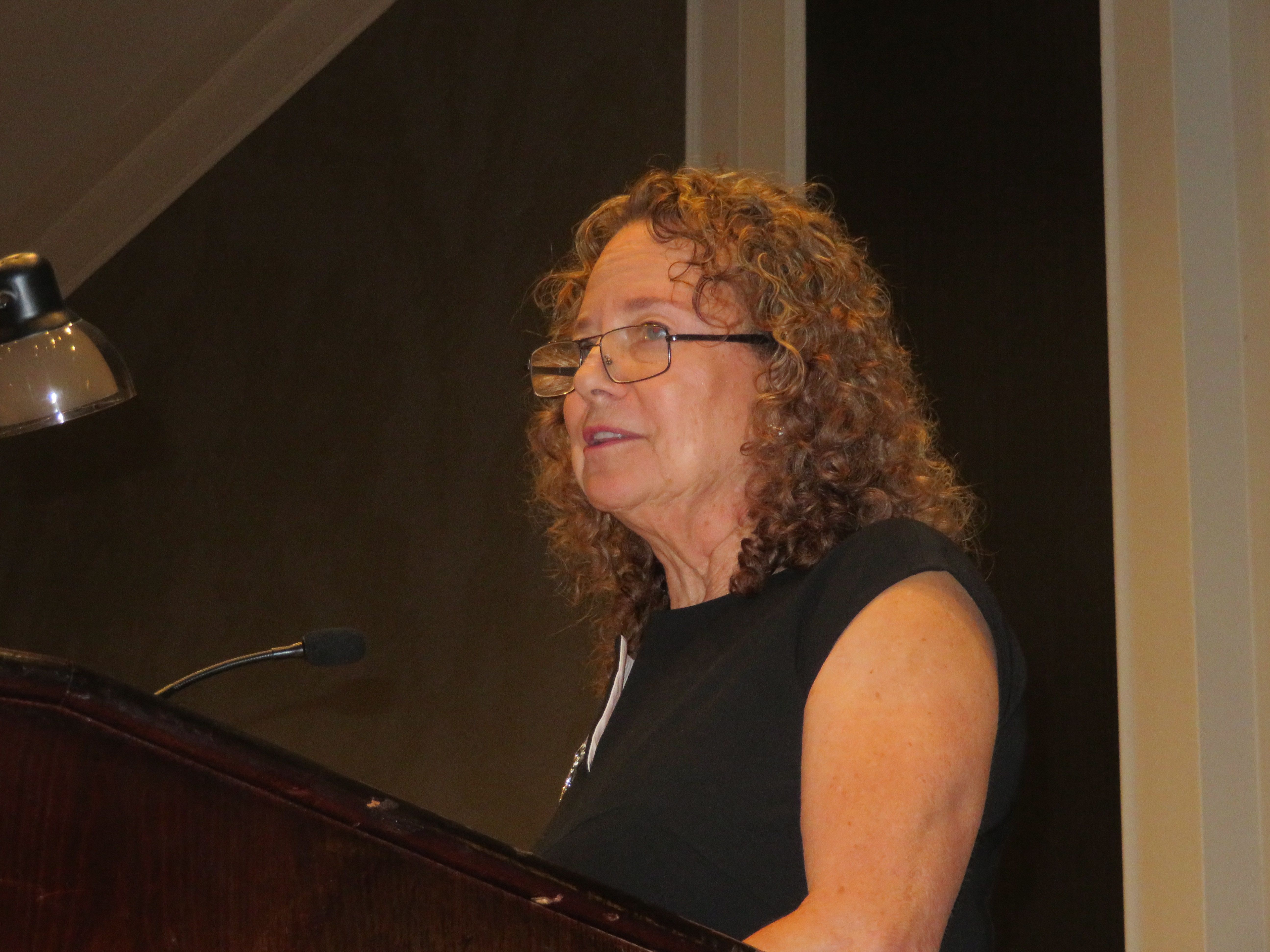 Susan Hess accepts NCJW Hannah Solomon Award - Crescent City Jewish ...