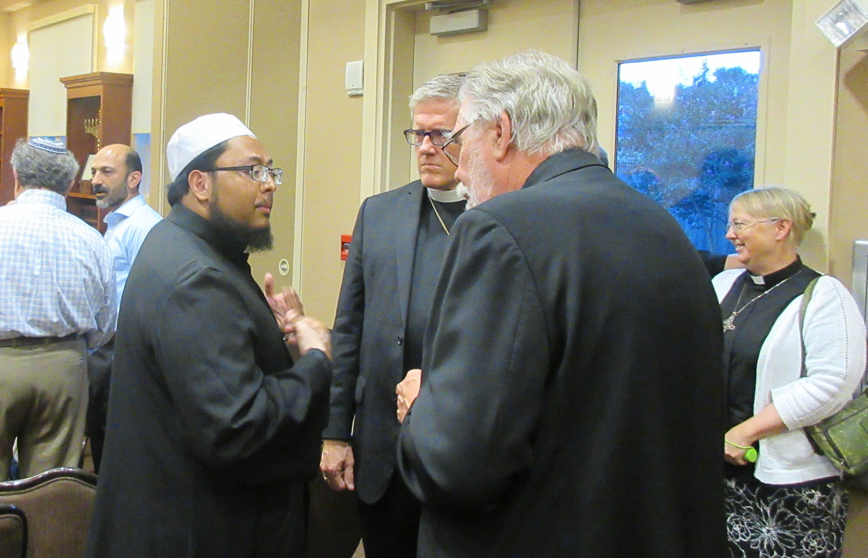 Interfaith Gathering Draws Hundreds - Crescent City Jewish News ...