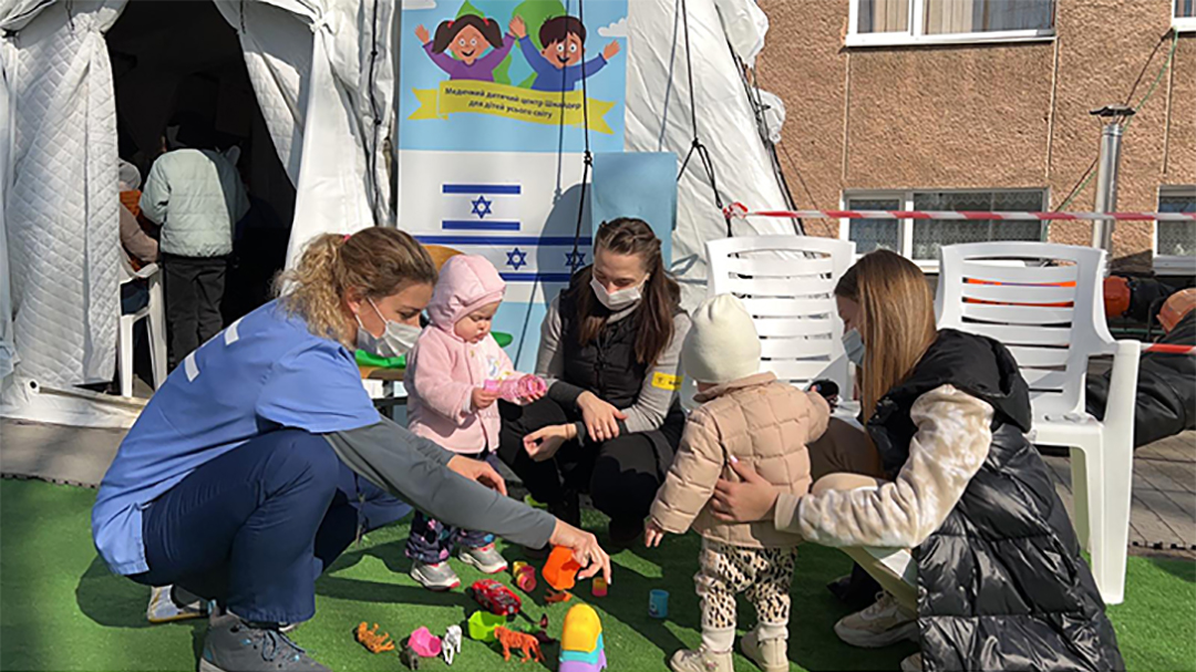 In Ukraine, Israeli medical staff and Jewish volunteers help thousands ...